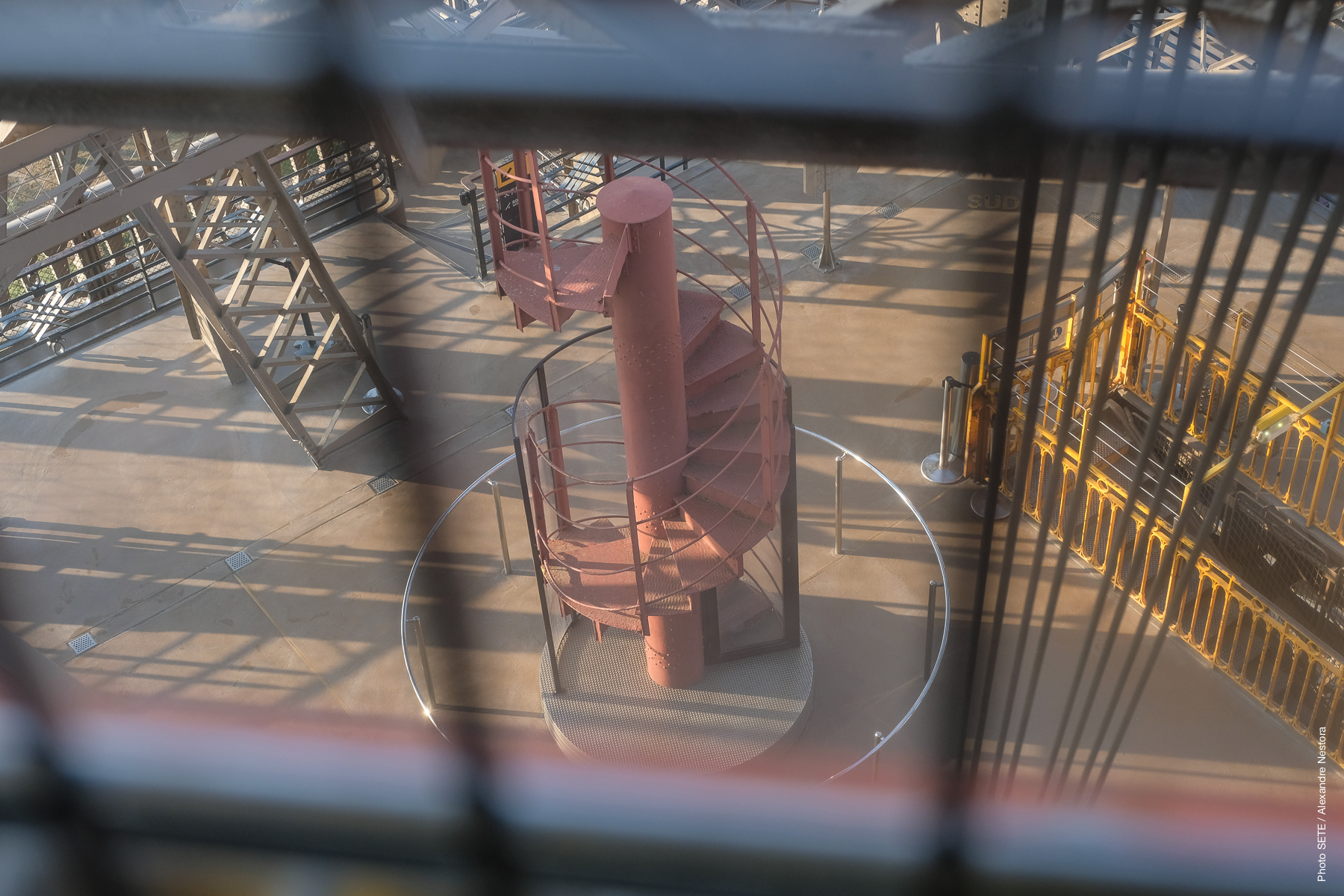 Explore the first floor of the Eiffel Tower - OFFICIAL website