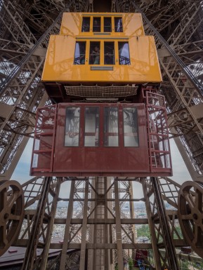 Renovating the North pillar elevator - Eiffel Tower